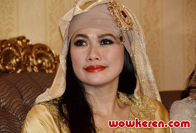 Foto Lucky Resha Red Carpet, Liburan, Keluarga dan Pasangan, Sosmed dan ...