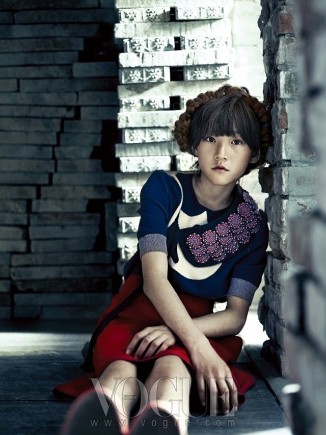 Gambar Foto Kim Sae Ron di Majalah Vogue - Foto 2 dari 27