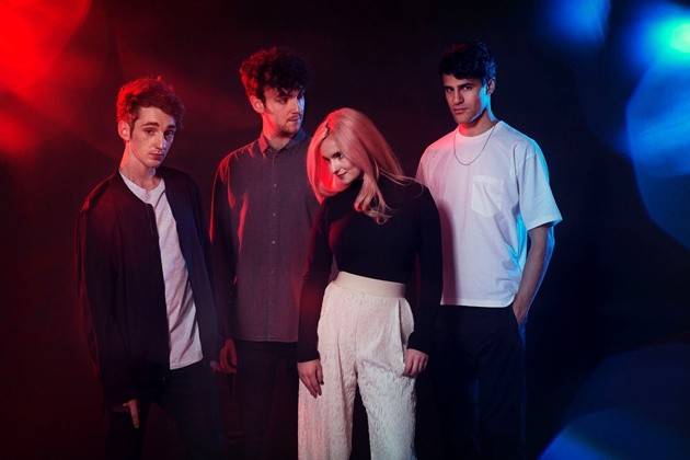 Foto Clean Bandit Photoshoot - Foto 2 dari 17
