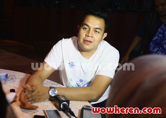 Foto Tulus Red Carpet, Liburan, Keluarga dan Pasangan, Sosmed dan ...