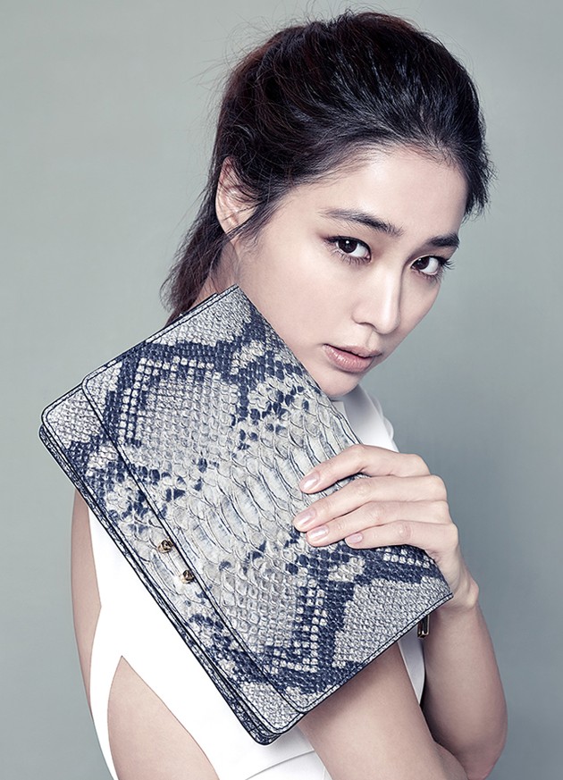 Gambar Foto Lee Min Jung di Katalog Produk Vincis Bench F/W 2014 - Foto ...
