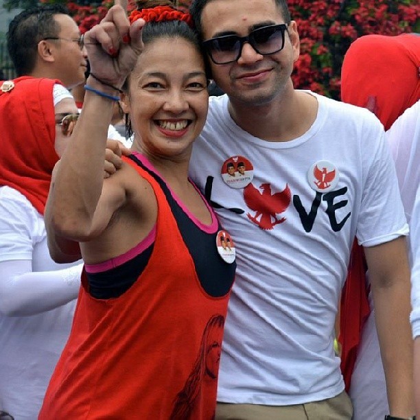 Vicky Burky: Berita, Foto, Video, Lirik Lagu, Profil & Bio | Halaman ...