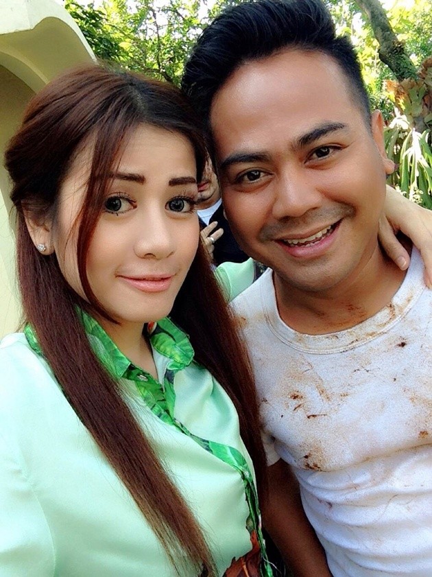Gambar Foto Rere Gocing Bersama Yadi Sembako - Foto 2 dari 10 Gambar Foto Rere Gocing Bersama Yadi Sembako - Foto 2 dari 10