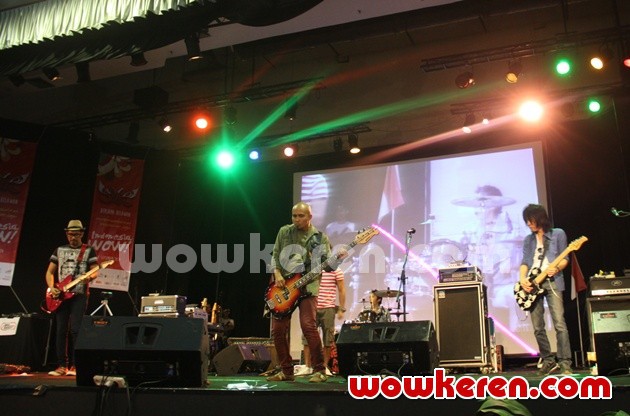 Gambar Foto Slank Launching Single 'Indonesia WOW!' - Foto 2 dari 254