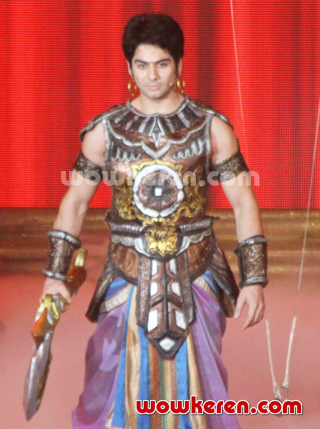 Gambar Foto Aksi Lavanya Bhardwaj Sebagai Sadewa - Foto 2 dari 40