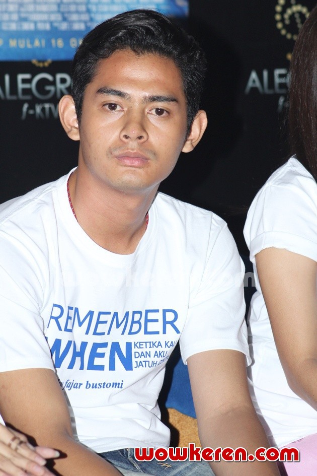 Gambar Foto Miqdad Addausy di Gala Premier 'Remember When' - Foto 2 dari 25