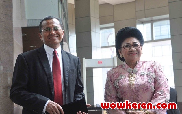 Gambar Foto Dahlan Iskan Datang Bersama Istri Nafsiah Sabri - Foto 2 ...