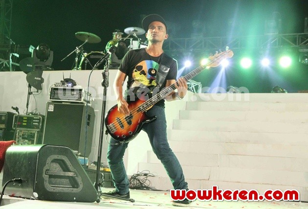 Gambar Foto Ivanka Slank di 'Konser Salam Tiga Jari' - Foto 2 dari 55