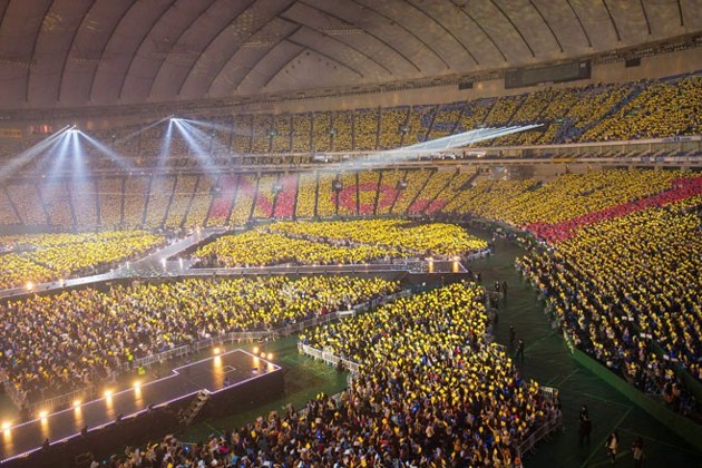 Gambar Foto ELF Tampilkan Tulisan 'SJ No.1' Saat 'Super Show 6' Tokyo ...