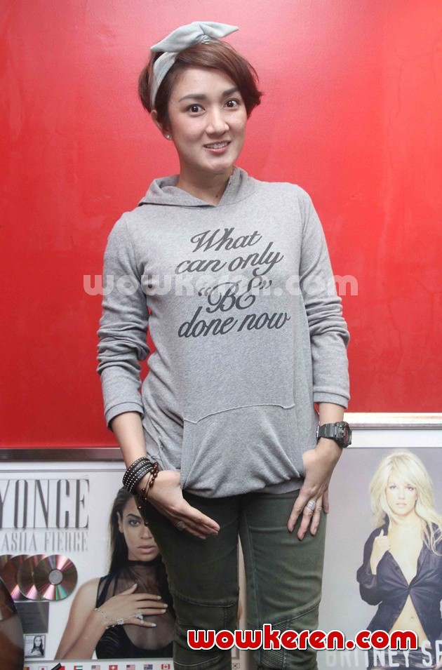 Melly Mono: Berita, Foto, Video, Lirik Lagu, Profil & Bio | Halaman ...