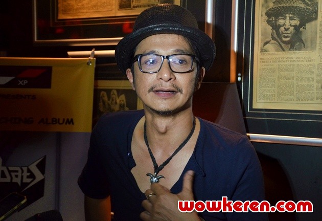 Gambar Foto Andy /rif Ditemui Saat Peluncuran Album Alf d'Bats - Foto 2 ...