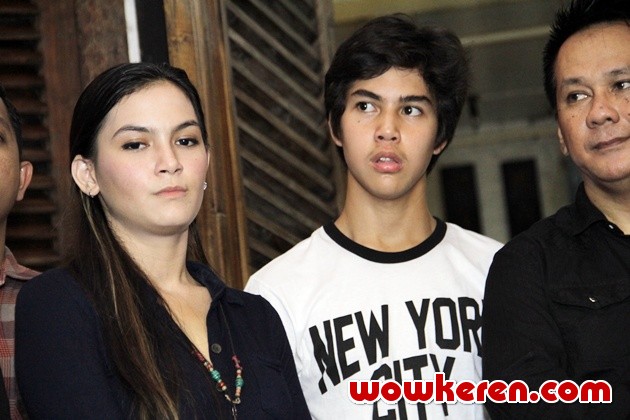Foto Luthya Sury di Syukuran Film 'Kampung Zombie' - Foto 2 dari 21