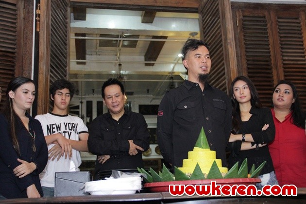Foto Luthya Sury di Syukuran Film 'Kampung Zombie' - Foto 2 dari 21