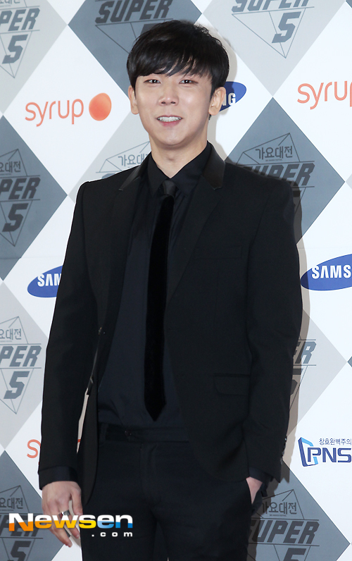 Gambar Foto JungGiGo di Red Carpet SBS Gayo Daejun 2014 - Foto 2 dari 63