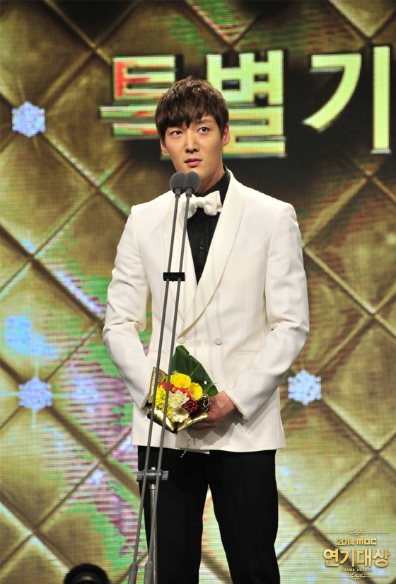 Choi Jin Hyuk: Berita, Foto, Video, Lirik Lagu, Profil & Bio | Halaman ...