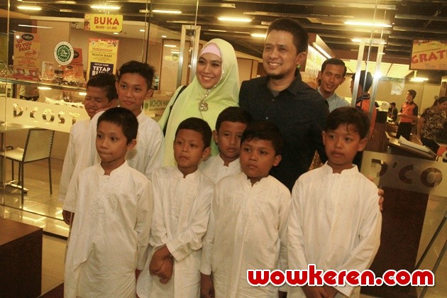 Gambar Foto Ory Vitrio dan Oki Setiana Dewi di Hari Ulang Tahun Oki ke ...