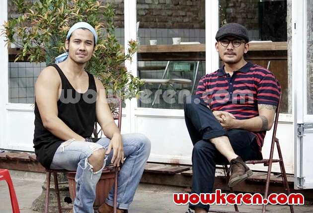 Gambar Foto Chico Jericho dan Rio Dewanto Syuting Film 'Filosofi Kopi' - Foto 2 dari 16