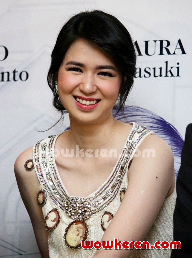 Laura Basuki: Berita, Foto, Video, Lirik Lagu, Profil & Bio | Halaman ...