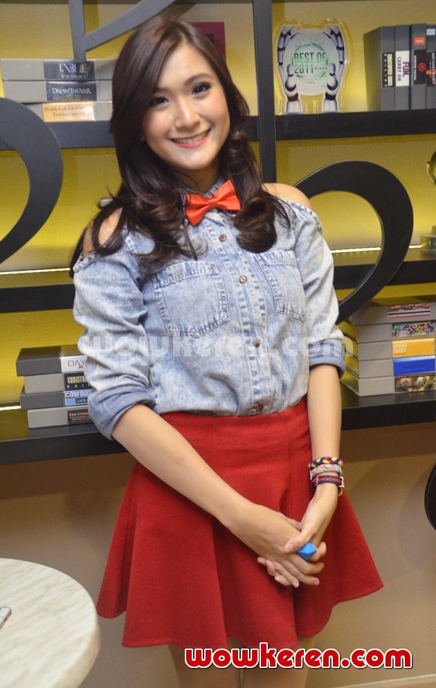 Gambar Foto Christi Colondam Ditemui di Kantor Warner Music Indonesia ...