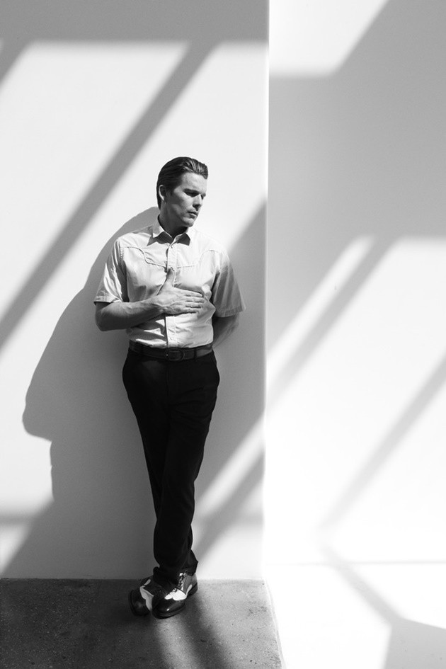 Gambar Foto Ethan Hawke Photoshoot - Foto 2 dari 23