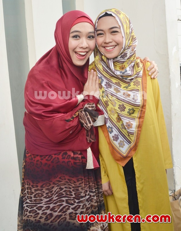 Gambar Foto Oki Setiana Dewi dan Ria Yunita Saat Ditemui di ...
