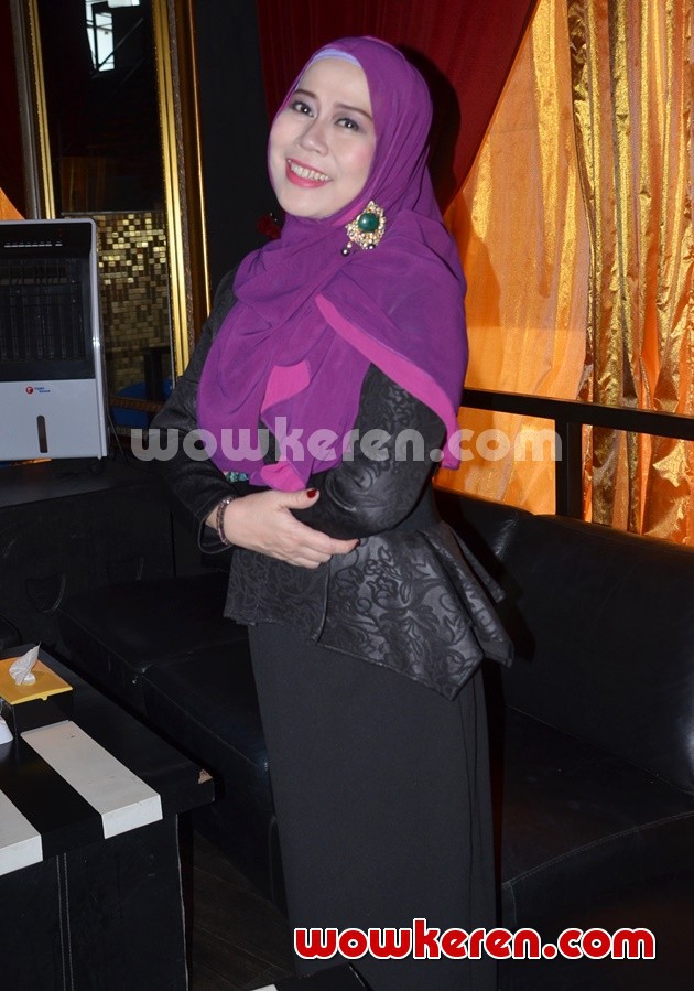 Dewi Yull: Berita, Foto, Video, Lirik Lagu, Profil & Bio | Halaman ...