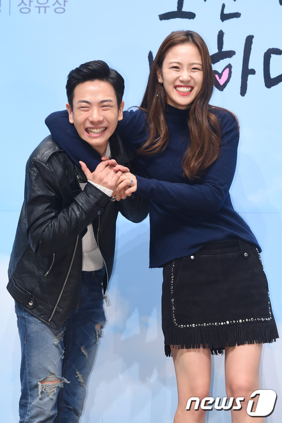 Foto Jang Hui Ryoung dan Kim So Eun di Showcase Serial 'Falling for ...