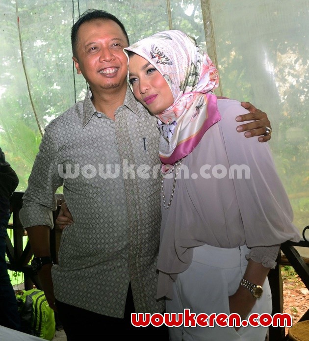 Gambar Foto Arzeti Bilbina Didampingi Aditya Setiawan Gelar Konferensi ...