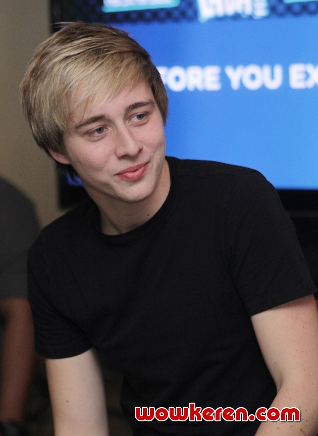 Gambar Foto Connor McDonough Before You Exit di Press Conference Monkey ...
