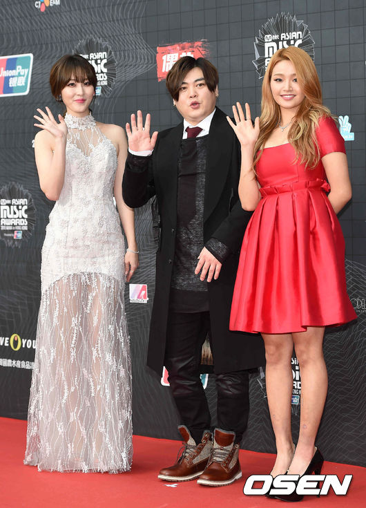 Gambar Foto Shin Ah Young, Moon Hee Jun dan Z Hera Jadi MC di Red ...