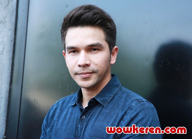 Gambar Foto Jonathan Frizzy Saat Ditemui di Studio Hanggar - Foto 2 dari 38