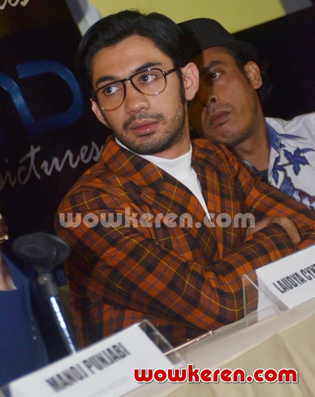 Gambar Foto Reza Rahadian Di Konferensi Pers Film Talak Tiga Foto 2 Dari 11