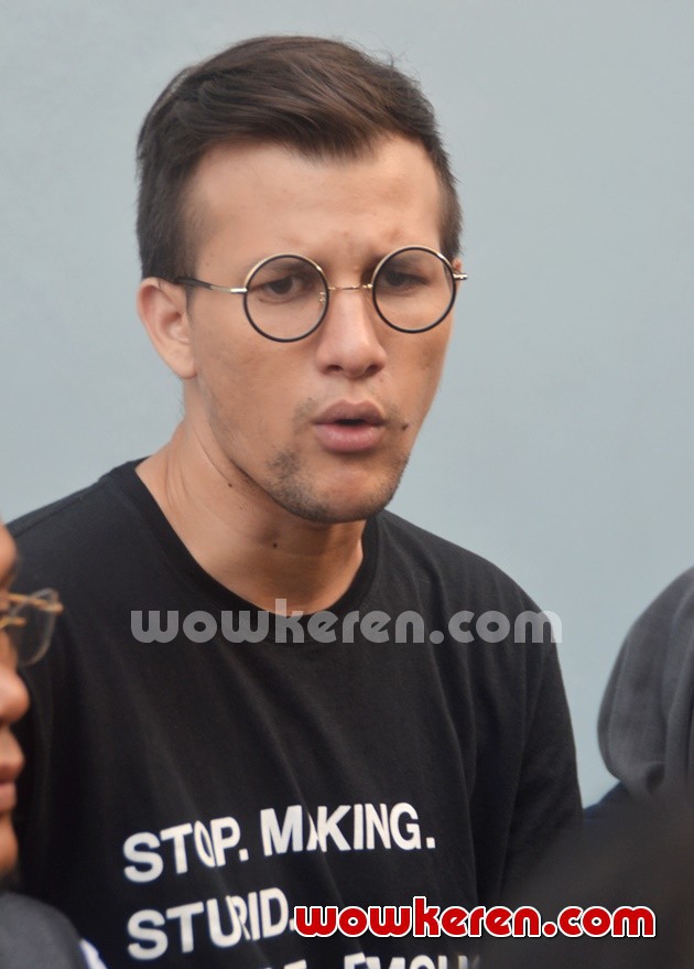 Gambar Foto Stuart Collin Ditemui Usai Mengisi Program 'Rumpi' - Foto 2 ...