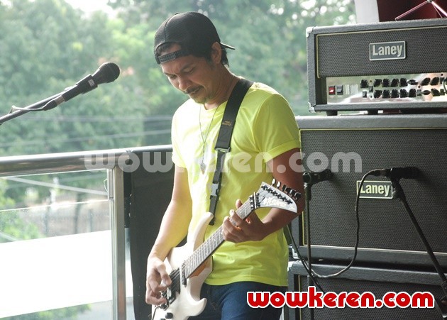 Foto Ridho Slank Launching Single 'Indonesia WOW!' - Foto 2 dari 8