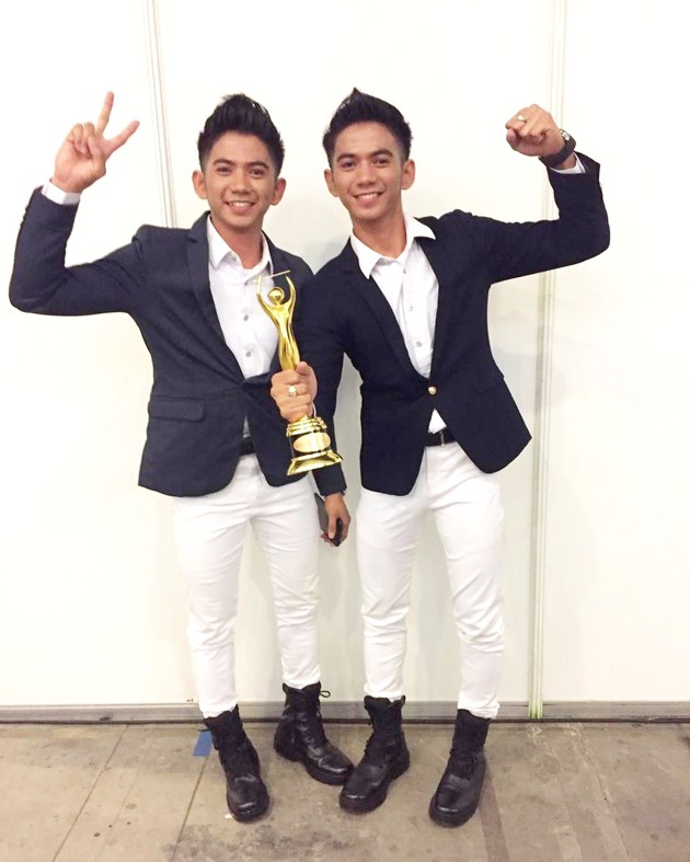 Gambar Foto Rizki Ridho Raih Piala Kategori Artis Duo/Grup/Kolaborasi ...