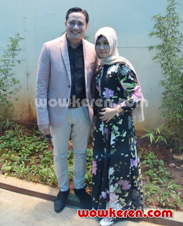 Gambar Foto Ivan Fadilla dan Istri Ditemui Usai Mengisi Program 'Rumpi ... Gambar Foto Ivan Fadilla dan Istri Ditemui Usai Mengisi Program 'Rumpi ...