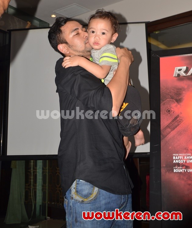 Gambar Foto Raffi Ahmad di Konferensi Pers Film 'Rafathar' - Foto 2 dari 31
