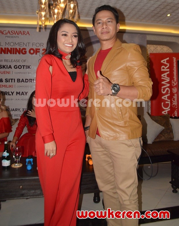 Delon Thamrin: Berita, Foto, Video, Lirik Lagu, Profil & Bio | Halaman ...