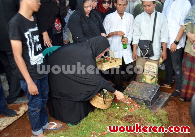 Eko DJ: Berita, Foto, Video, Lirik Lagu, Profil & Bio | Halaman Utama ...