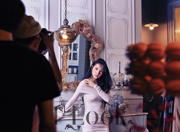 Gambar Foto Min Hyo Rin di Majalah 1st Look Vol. 98 - Foto 2 dari 142