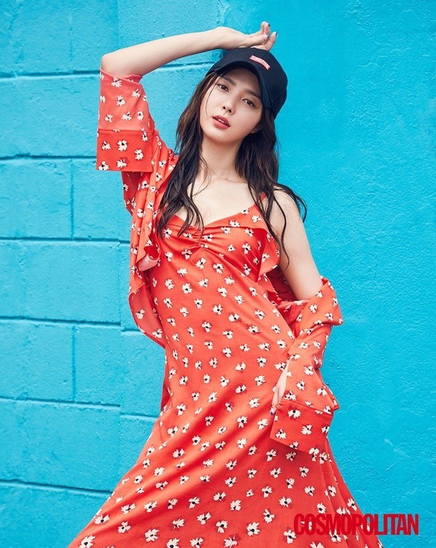Gambar Foto Uhm Hyun Kyung Di Majalah Cosmopolitan Edisi Mei 2017 Foto 2 Dari 4