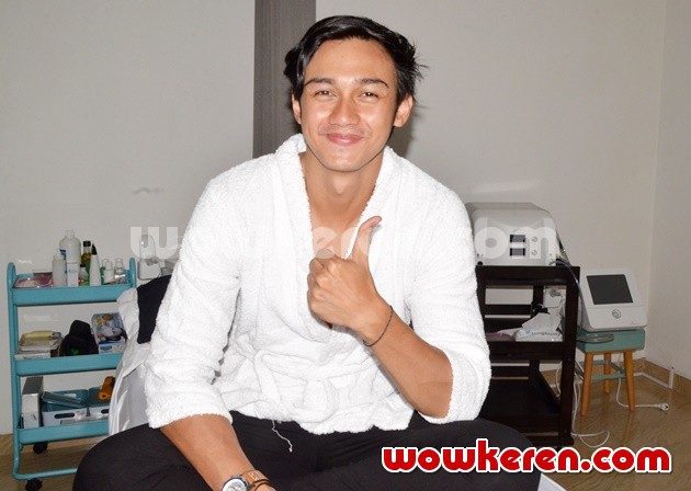 Gambar Foto Immanuel Caesar Hito Ditemui Saat Perawatan Kulit - Foto 2 ...