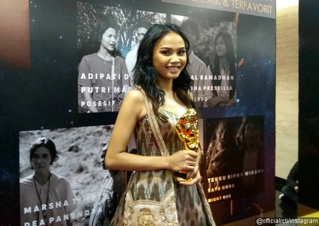 Gambar Foto Dea Panendra menjadi pemeran pasangan terbaik dalam film ...