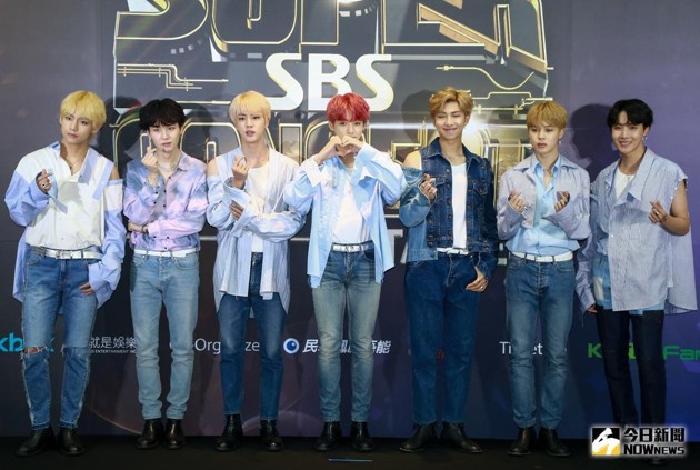 Gambar Foto Bangtan Boys di Red Carpet SBS Super Concert di Taipei ...