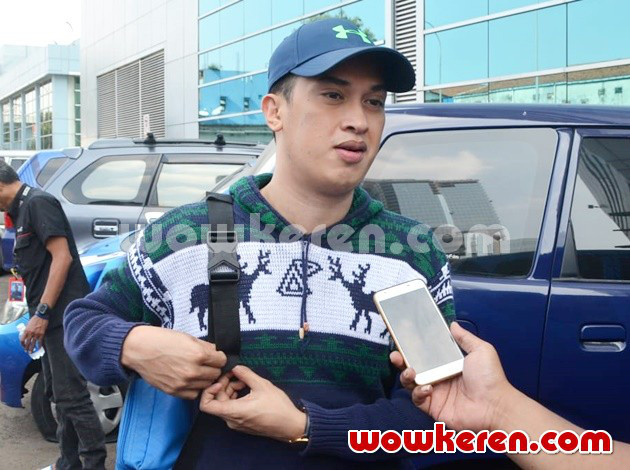 Gambar Foto Rija Abbas Ditemui di Studio Trans TV - Foto 2 dari 8