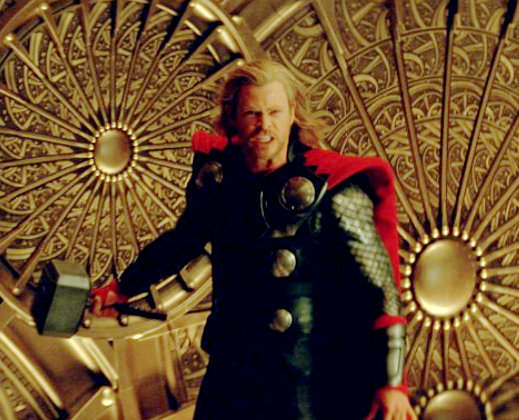 Video: Chris Hemsworth Kehilangan Palu di 'Thor'