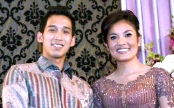 Kisah Cinta Nindy Ayunda dan Suami Sebelum Gugat Cerai, Ada 'Pelakor' Kisah Cinta Nindy Ayunda dan Suami Sebelum Gugat Cerai, Ada 'Pelakor'