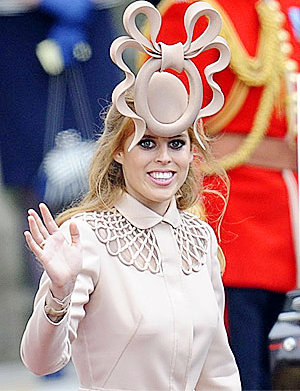 Lelang Topi Unik Putri Beatrice di eBay Sukses Mencapai Lebih Dari 30. ...