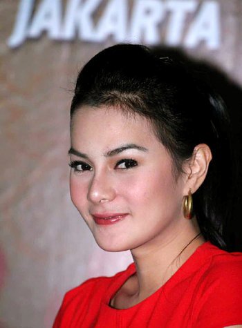 Astrid Tiar Sempat Terpeleset Saat Menjadi Model Catwalk