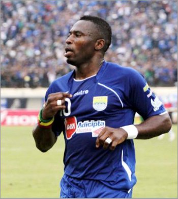 ISL 2011-2012: Moses Sakyi Jadi 'Pembunuh' di Laga Persib vs PSMS